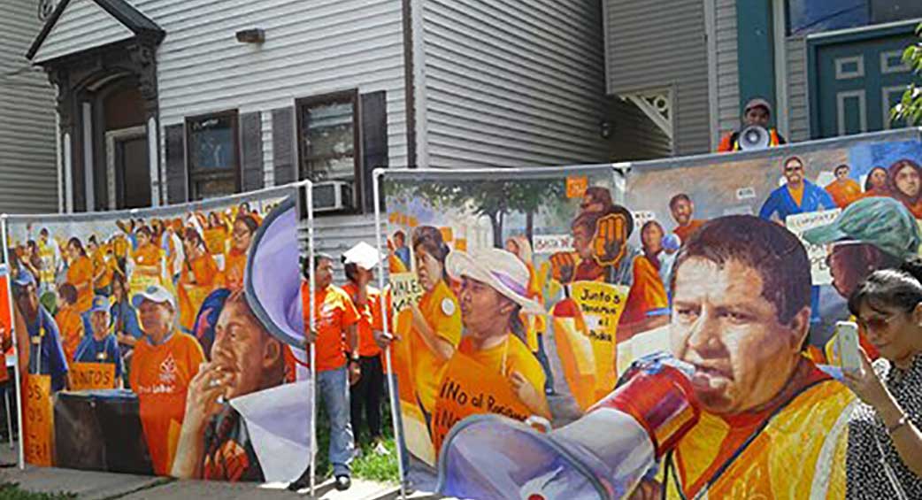 Marchan con murales por mejoras laborales | Reporte Hispano