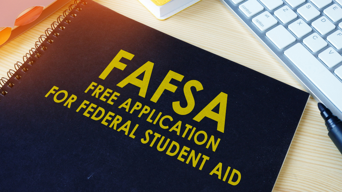 ¿Cómo se completa la FAFSA si un padre no tiene un número de Seguro Social? | Reporte Hispano