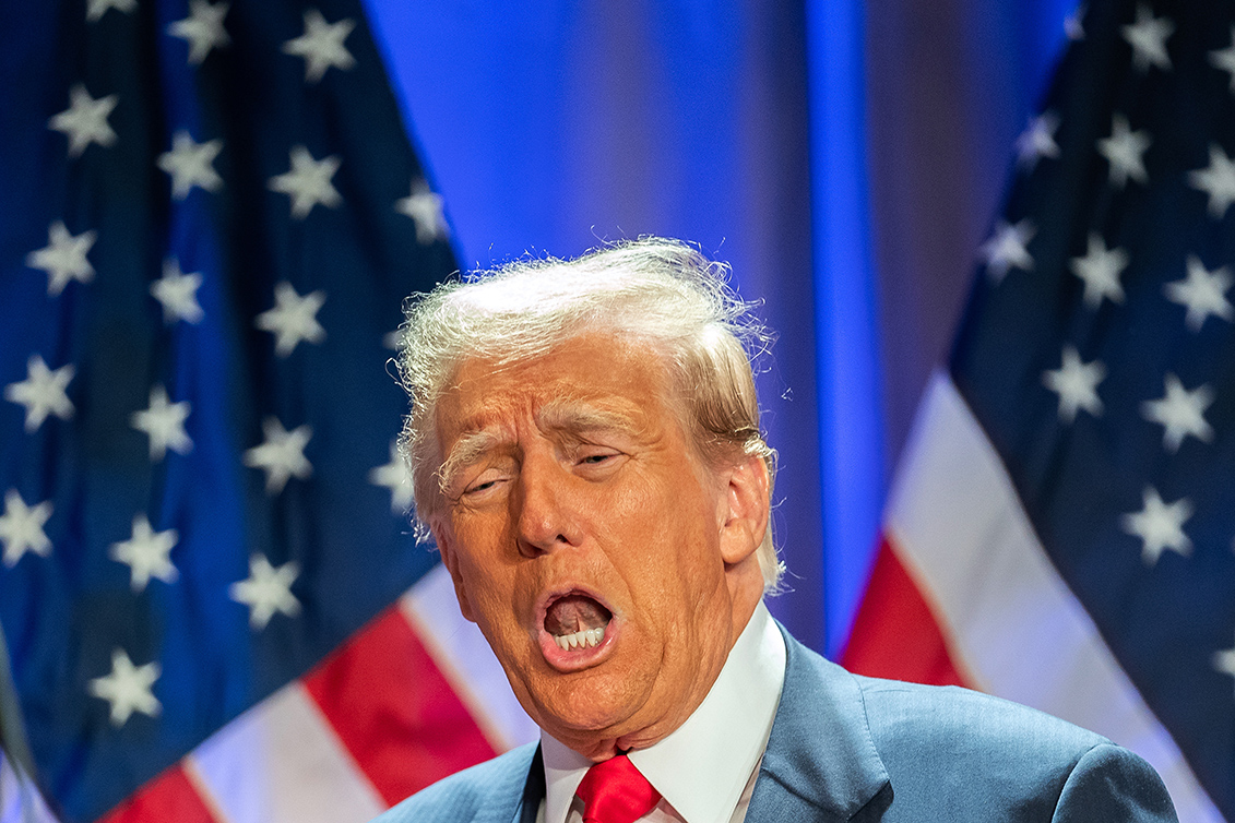 Trump sugiere usar al ejército para acorralar a personas para un ...